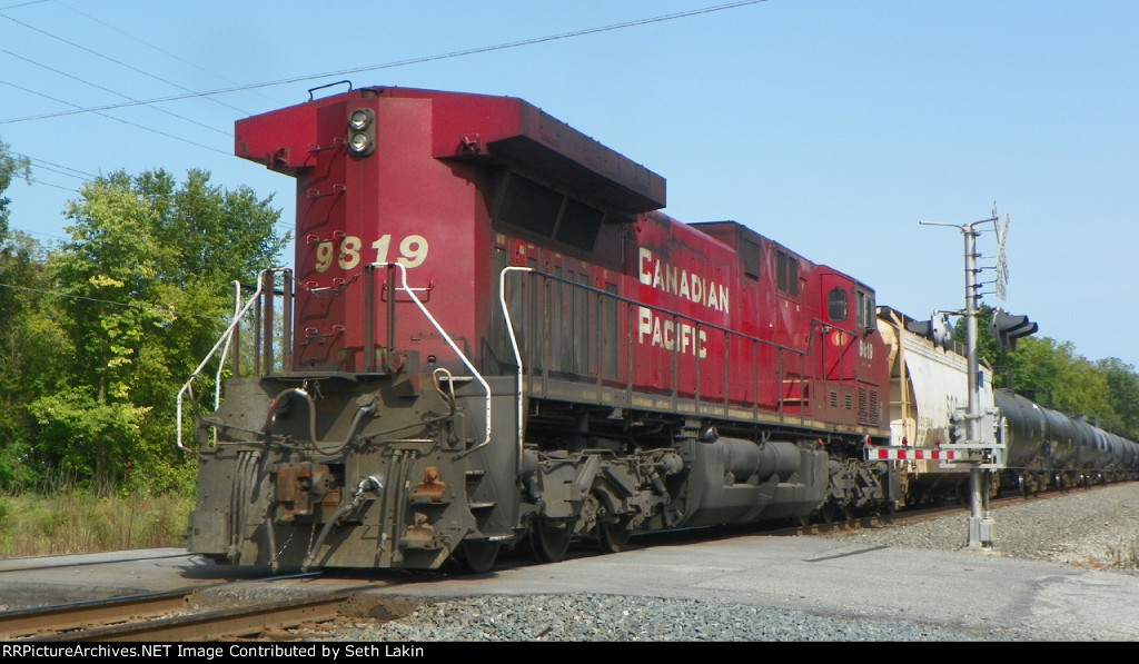 CP 9819 traling train CP 650